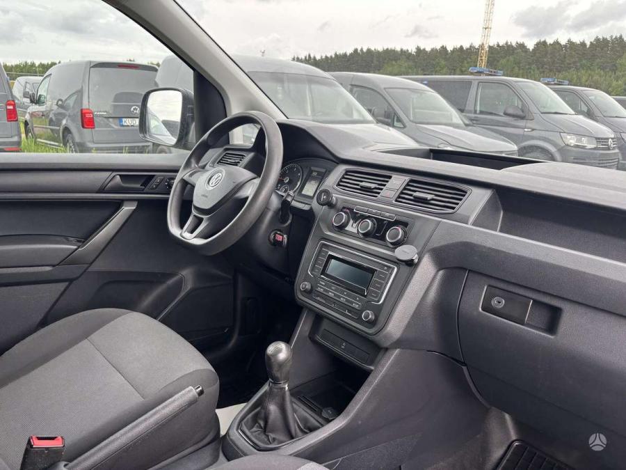 Pelēks Volkswagen Caddy 2018 Viļņa, ar dzinēja tilpumu 1.97 L un nobraukumu 84 tūkst. km par 7000 €, foto 9 vietnē AUTOMOTO.COM.LV