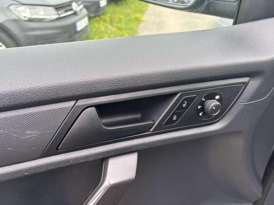 Pelēks Volkswagen Caddy 2018 Viļņa, ar dzinēja tilpumu 1.97 L un nobraukumu 84 tūkst. km par 7000 €, foto 16 vietnē AUTOMOTO.COM.LV