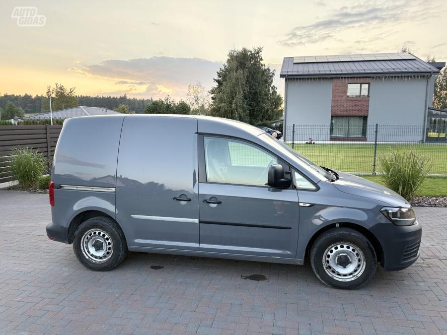 Grey Volkswagen Caddy 2018 in Vilnius, with an engine capacity of 2.00 L and mileage of 162 thousand km for 7900 €, photo 7 on AUTOMOTO.COM.LV