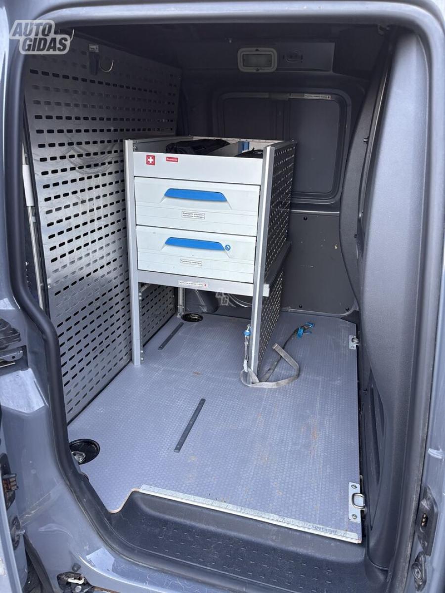 Grey Volkswagen Caddy 2018 in Vilnius, with an engine capacity of 2.00 L and mileage of 162 thousand km for 7900 €, photo 20 on AUTOMOTO.COM.LV