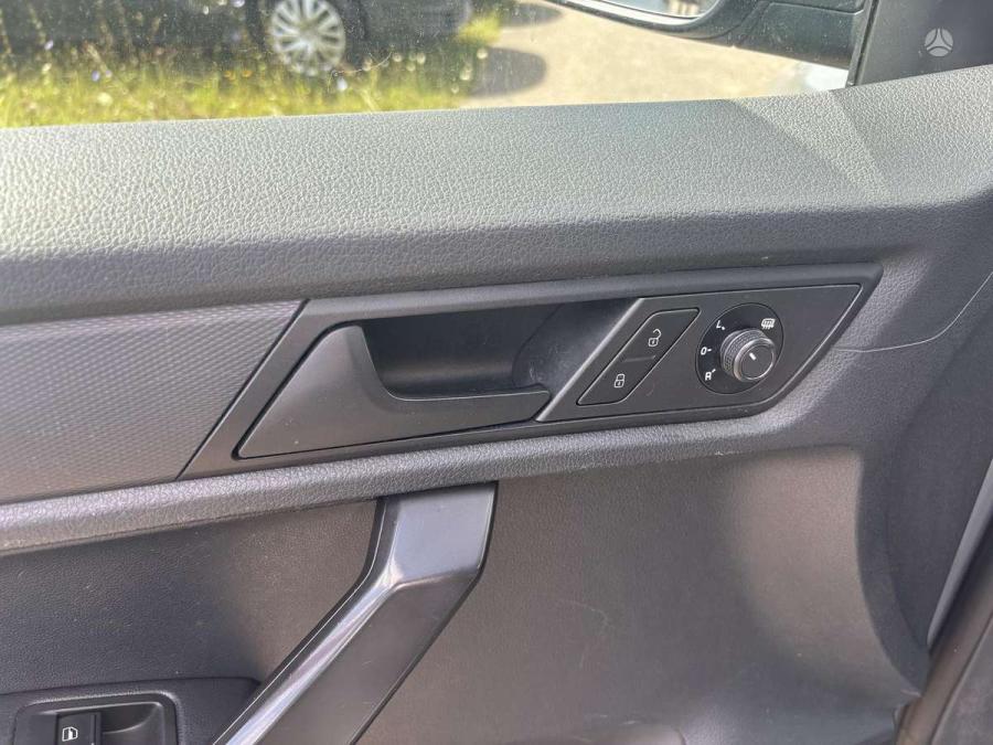 Grey Volkswagen Caddy 2018 in Vilnius, with an engine capacity of 1.97 L and mileage of 127 thousand km for 8400 €, photo 16 on AUTOMOTO.COM.LV