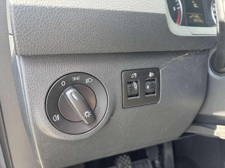 Grey Volkswagen Caddy 2018 in Vilnius, with an engine capacity of 1.97 L and mileage of 127 thousand km for 8400 €, photo 18 on AUTOMOTO.COM.LV