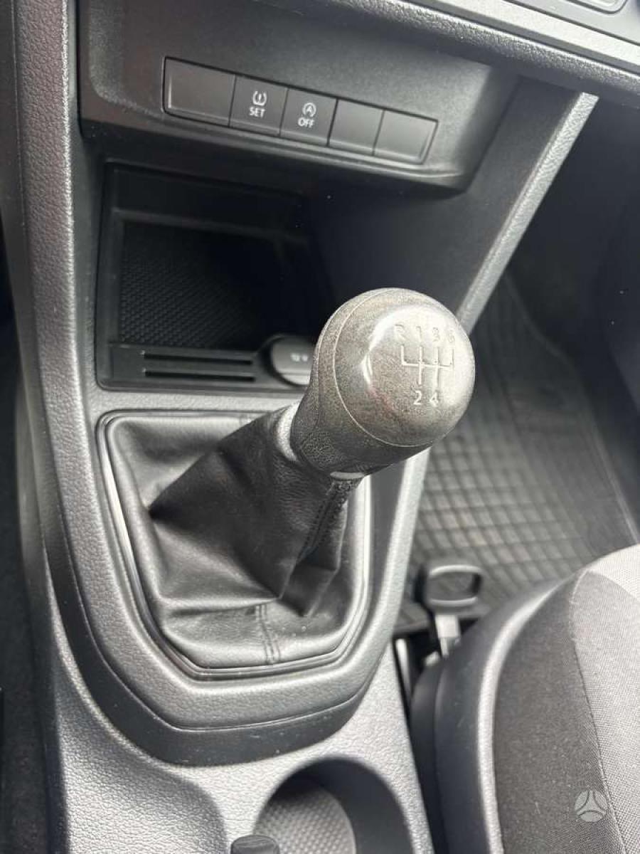 Grey Volkswagen Caddy 2018 in Vilnius, with an engine capacity of 1.97 L and mileage of 136 thousand km for 7000 €, photo 15 on AUTOMOTO.COM.LV