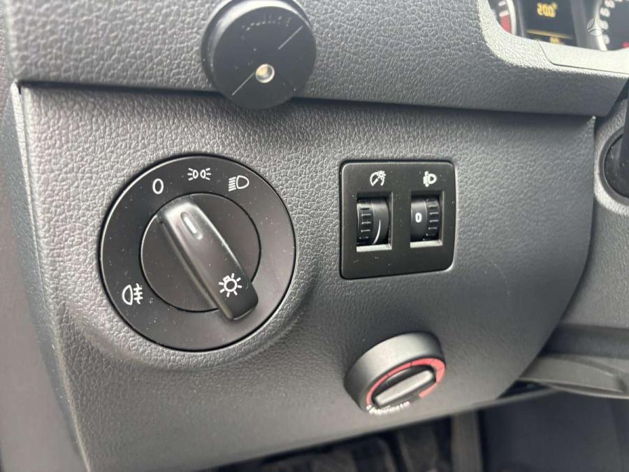 Grey Volkswagen Caddy 2018 in Vilnius, with an engine capacity of 1.97 L and mileage of 136 thousand km for 7000 €, photo 18 on AUTOMOTO.COM.LV