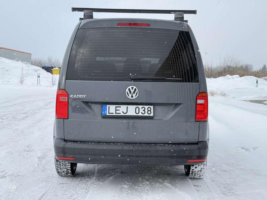 Grey Volkswagen Caddy 2019 in Vilnius, with an engine capacity of 1.97 L and mileage of 244 thousand km for 7400 €, photo 4 on AUTOMOTO.COM.LV