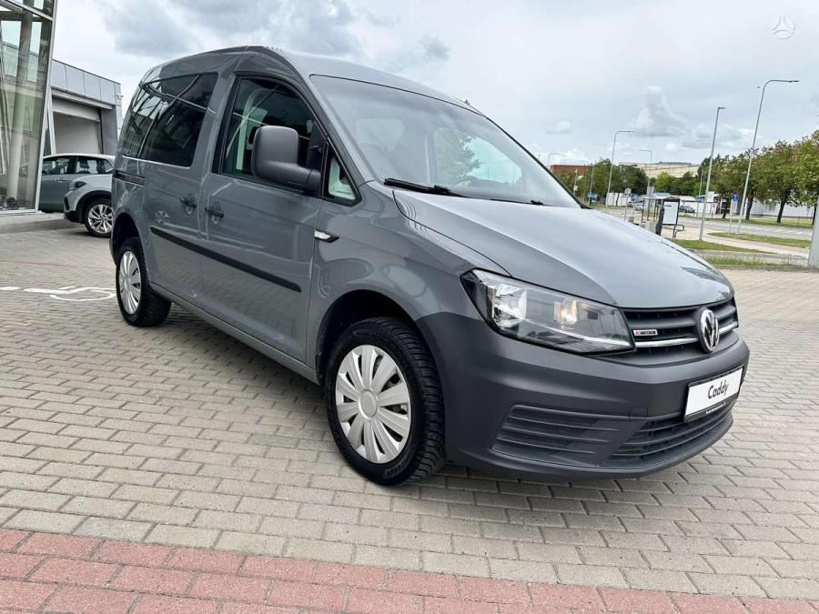 Grey Volkswagen Caddy 2019 in Siauliai, with an engine capacity of 1.97 L and mileage of 114 thousand km for 13900 €, photo 5 on AUTOMOTO.COM.LV