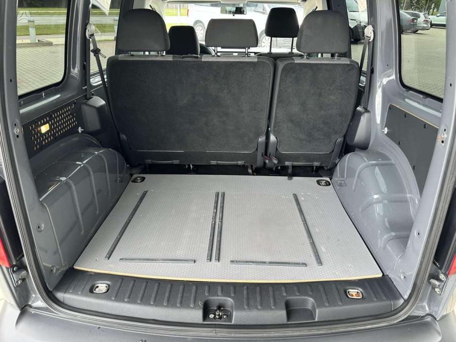 Grey Volkswagen Caddy 2019 in Siauliai, with an engine capacity of 1.97 L and mileage of 114 thousand km for 13900 €, photo 11 on AUTOMOTO.COM.LV
