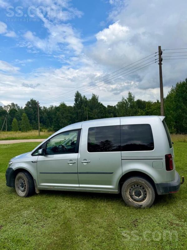 Grey Volkswagen Caddy 2019 in Liepaja, with an engine capacity of 2.00 L and mileage of 265 thousand km for 13500 €, photo 2 on AUTOMOTO.COM.LV