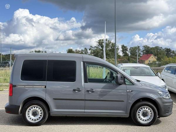 Grey Volkswagen Caddy 2019 in Vilnius, with an engine capacity of 1.97 L and mileage of 170 thousand km for 9999 €, photo 3 on AUTOMOTO.COM.LV