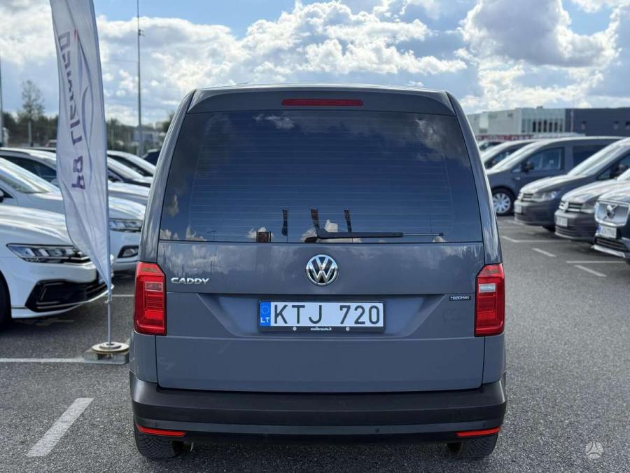 Grey Volkswagen Caddy 2019 in Vilnius, with an engine capacity of 1.97 L and mileage of 170 thousand km for 9999 €, photo 6 on AUTOMOTO.COM.LV