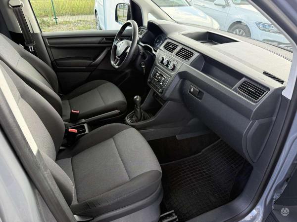 Grey Volkswagen Caddy 2019 in Vilnius, with an engine capacity of 1.97 L and mileage of 170 thousand km for 9999 €, photo 8 on AUTOMOTO.COM.LV