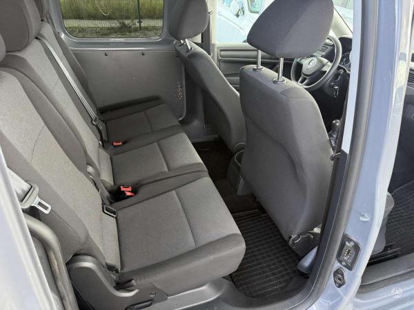 Grey Volkswagen Caddy 2019 in Vilnius, with an engine capacity of 1.97 L and mileage of 170 thousand km for 9999 €, photo 10 on AUTOMOTO.COM.LV