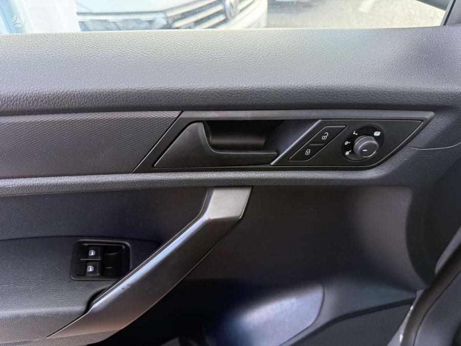 Grey Volkswagen Caddy 2019 in Vilnius, with an engine capacity of 1.97 L and mileage of 170 thousand km for 9999 €, photo 14 on AUTOMOTO.COM.LV