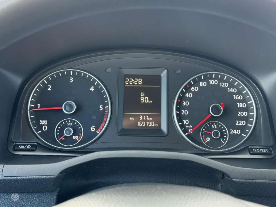 Grey Volkswagen Caddy 2019 in Vilnius, with an engine capacity of 1.97 L and mileage of 170 thousand km for 9999 €, photo 16 on AUTOMOTO.COM.LV