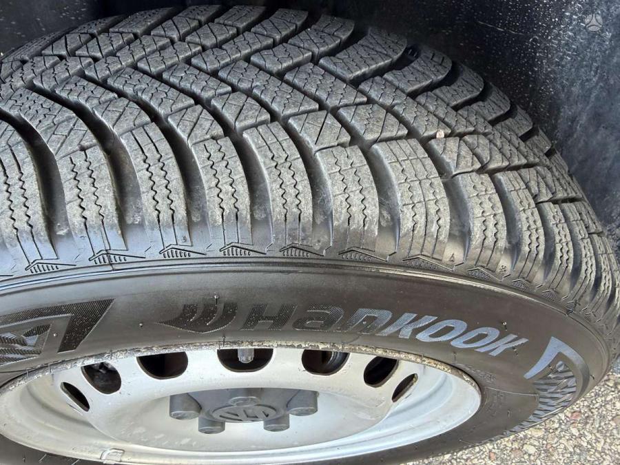 Grey Volkswagen Caddy 2019 in Vilnius, with an engine capacity of 1.97 L and mileage of 170 thousand km for 9999 €, photo 22 on AUTOMOTO.COM.LV