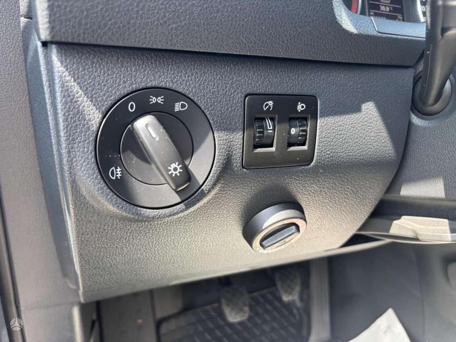 Grey Volkswagen Caddy 2019 in Vilnius, with an engine capacity of 1.97 L and mileage of 153 thousand km for 8000 €, photo 12 on AUTOMOTO.COM.LV