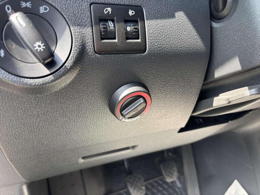Grey Volkswagen Caddy 2019 in Vilnius, with an engine capacity of 1.97 L and mileage of 153 thousand km for 8000 €, photo 13 on AUTOMOTO.COM.LV