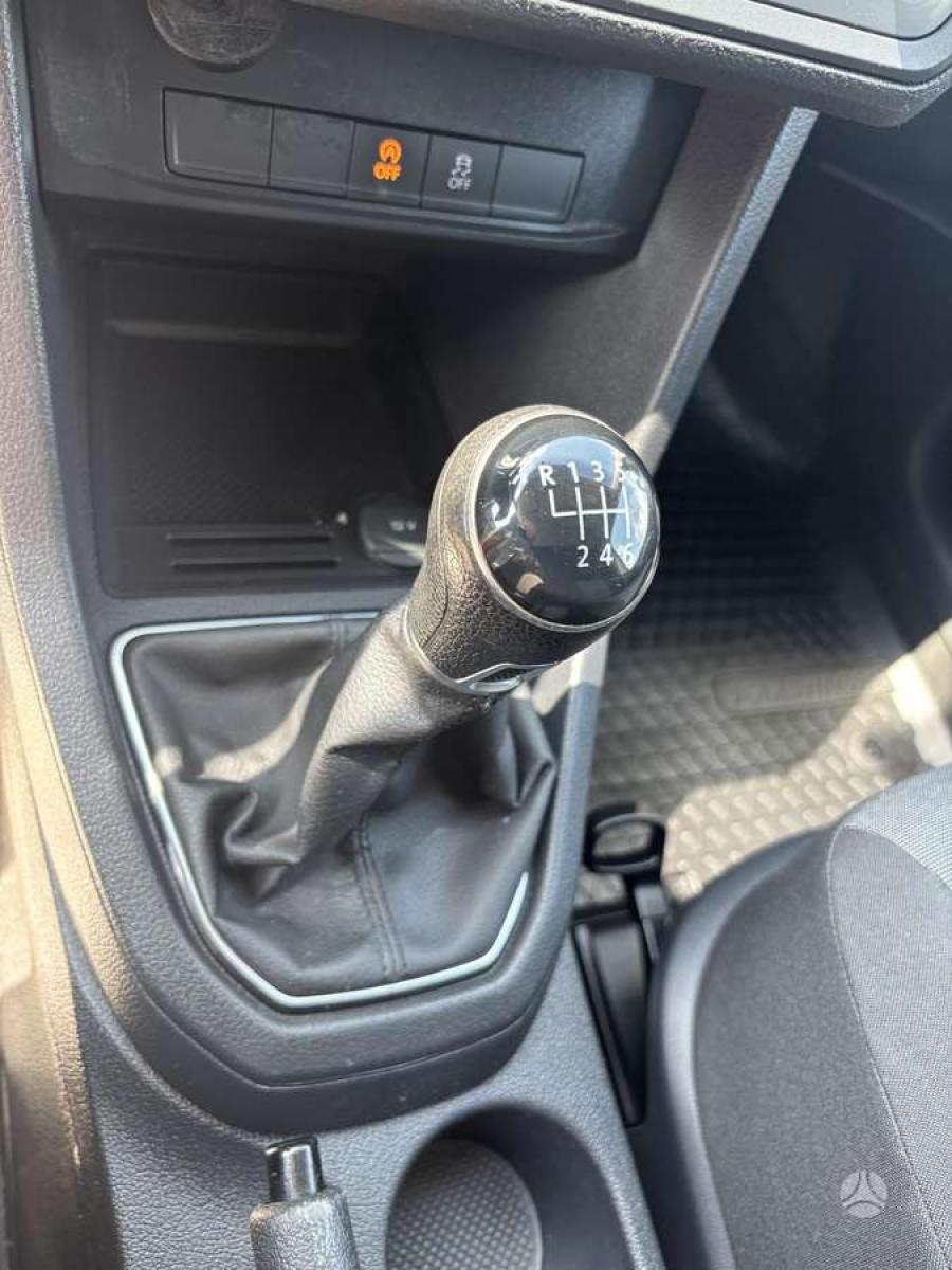 Grey Volkswagen Caddy 2019 in Vilnius, with an engine capacity of 1.97 L and mileage of 153 thousand km for 8000 €, photo 17 on AUTOMOTO.COM.LV