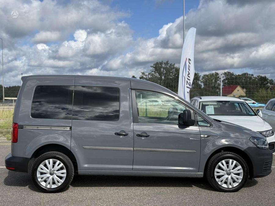 Grey Volkswagen Caddy 2019 in Vilnius, with an engine capacity of 1.97 L and mileage of 185 thousand km for 11999 €, photo 3 on AUTOMOTO.COM.LV