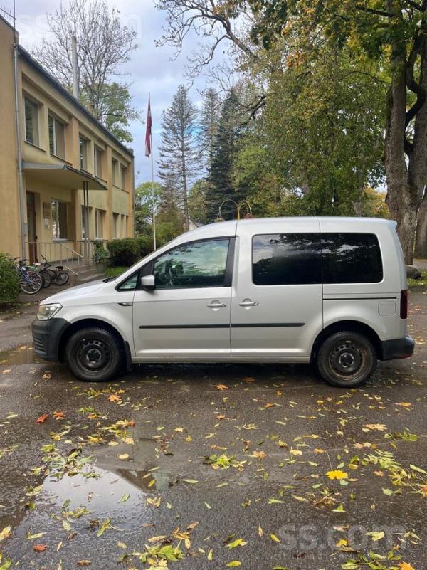Pelēks Volkswagen Caddy 2019 Liepāja, ar dzinēja tilpumu 2.00 L un nobraukumu 266 tūkst. km par 10500 €, foto 5 vietnē AUTOMOTO.COM.LV