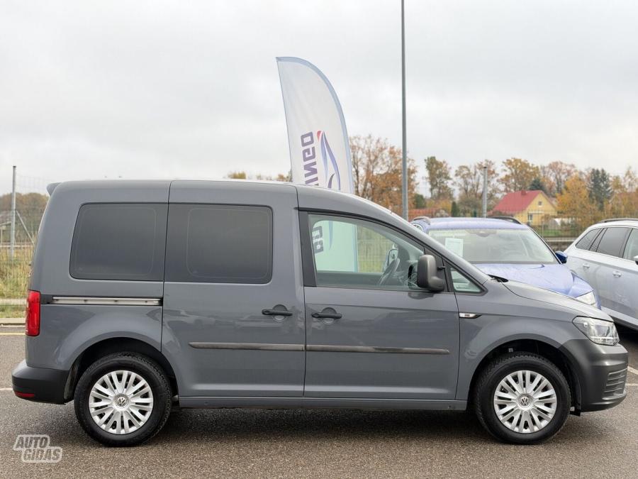 Grey Volkswagen Caddy 2019 in Vilnius, with an engine capacity of 2.00 L and mileage of 211 thousand km for 9999 €, photo 7 on AUTOMOTO.COM.LV