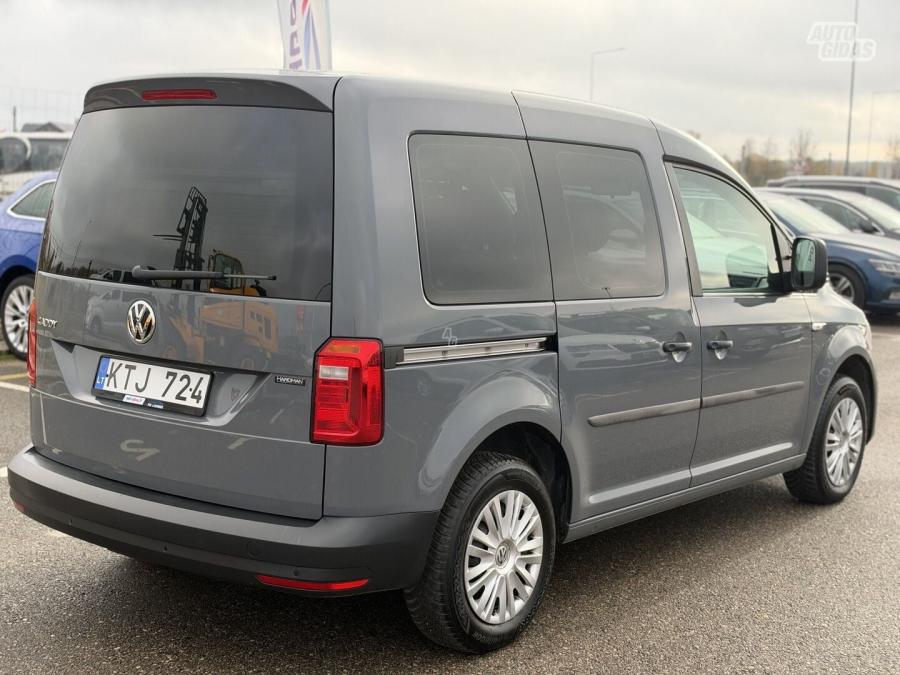Grey Volkswagen Caddy 2019 in Vilnius, with an engine capacity of 2.00 L and mileage of 211 thousand km for 9999 €, photo 8 on AUTOMOTO.COM.LV