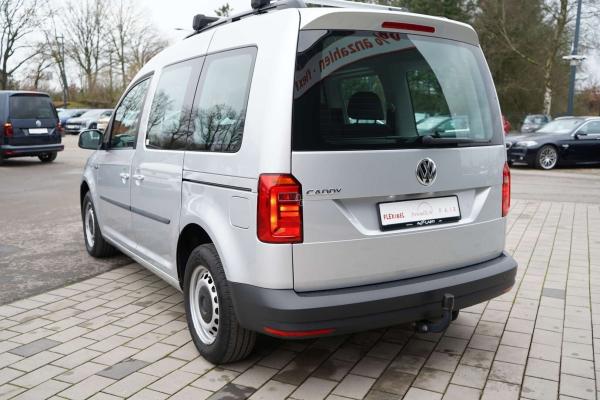 Grey Volkswagen Caddy 2020 in Kaunas, with an engine capacity of 1.00 L and mileage of 75 thousand km for 22349 €, photo 2 on AUTOMOTO.COM.LV
