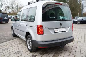 Grey Volkswagen Caddy 2020 in Kaunas, with an engine capacity of 1.00 L and mileage of 75 thousand km for 22349 €, photo 2 on AUTOMOTO.COM.LV