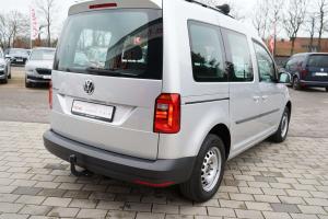 Grey Volkswagen Caddy 2020 in Kaunas, with an engine capacity of 1.00 L and mileage of 75 thousand km for 22349 €, photo 4 on AUTOMOTO.COM.LV