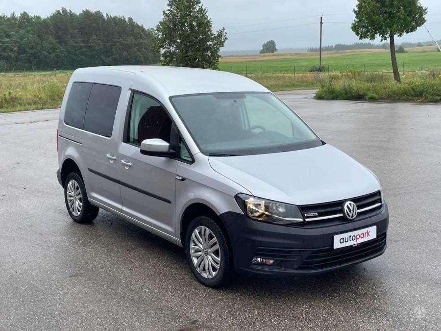 Grey Volkswagen Caddy 2020 in Ukmerge, with an engine capacity of 1.97 L and mileage of 82 thousand km for 18500 €, photo 3 on AUTOMOTO.COM.LV