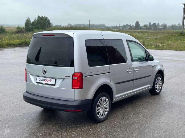 Pelēks Volkswagen Caddy 2020 Ukmergė, ar dzinēja tilpumu 1.97 L un nobraukumu 82 tūkst. km par 18500 €, foto 4 vietnē AUTOMOTO.COM.LV