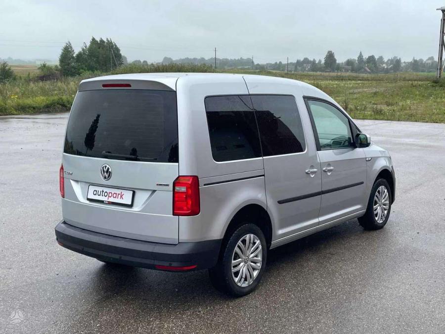 Grey Volkswagen Caddy 2020 in Ukmerge, with an engine capacity of 1.97 L and mileage of 82 thousand km for 18500 €, photo 4 on AUTOMOTO.COM.LV