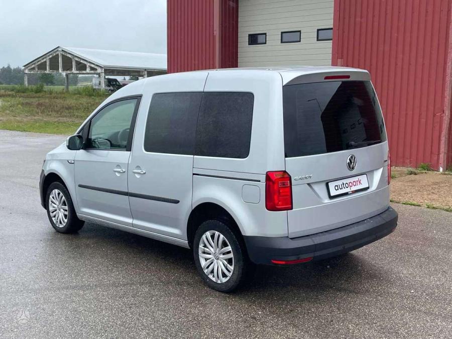 Grey Volkswagen Caddy 2020 in Ukmerge, with an engine capacity of 1.97 L and mileage of 82 thousand km for 18500 €, photo 5 on AUTOMOTO.COM.LV