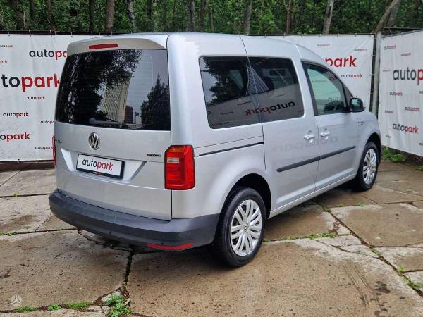 Grey Volkswagen Caddy 2020 in Vilnius, with an engine capacity of 1.97 L and mileage of 132 thousand km for 17900 €, photo 5 on AUTOMOTO.COM.LV