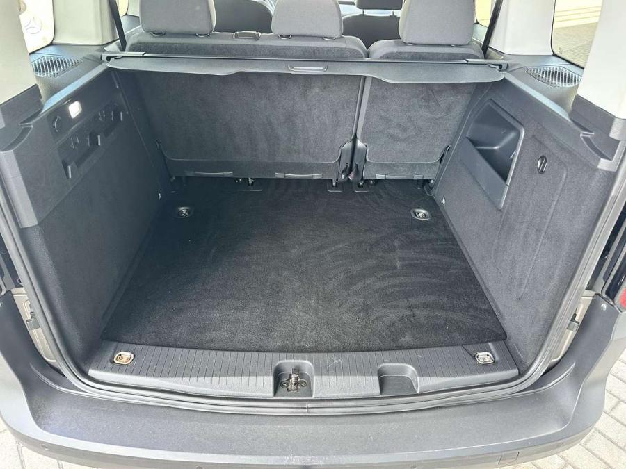 Grey Volkswagen Caddy 2021 in Siauliai, with an engine capacity of 1.97 L and mileage of 79 thousand km for 19900 €, photo 7 on AUTOMOTO.COM.LV