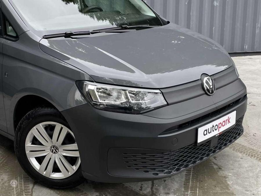 Grey Volkswagen Caddy 2022 in Vilnius, with an engine capacity of 1.97 L and mileage of 59 thousand km for 22500 €, photo 4 on AUTOMOTO.COM.LV