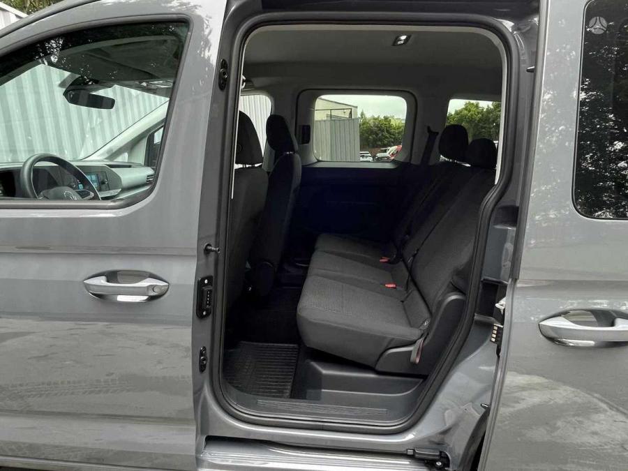 Grey Volkswagen Caddy 2022 in Vilnius, with an engine capacity of 1.97 L and mileage of 59 thousand km for 22500 €, photo 8 on AUTOMOTO.COM.LV