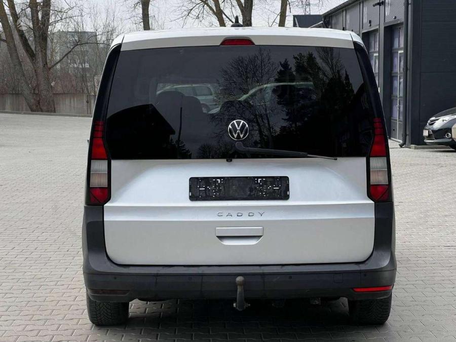 Grey Volkswagen Caddy 2022 in Siauliai, with an engine capacity of 2.00 L and mileage of 317 thousand km for 14300 €, photo 7 on AUTOMOTO.COM.LV