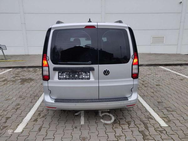 Grey Volkswagen Caddy 2023 in Kaunas, with an engine capacity of 2.00 L and mileage of 67 thousand km for 24900 €, photo 5 on AUTOMOTO.COM.LV