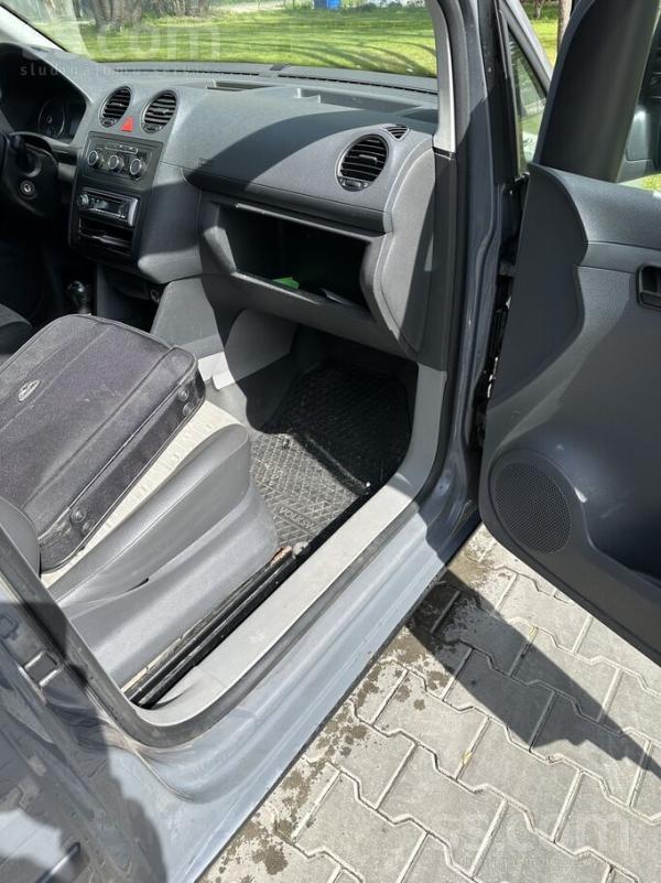 Pelēks Volkswagen Caddy 2012 Rīga, ar dzinēja tilpumu 1.60 L un nobraukumu 386 tūkst. km par 3199 €, foto 7 vietnē AUTOMOTO.COM.LV