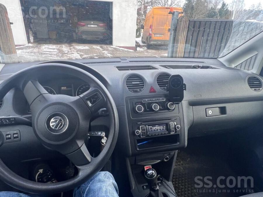 Pelēks Volkswagen Caddy 2015 Rīga, ar dzinēja tilpumu 1.20 L un nobraukumu 233 tūkst. km par 5700 €, foto 6 vietnē AUTOMOTO.COM.LV