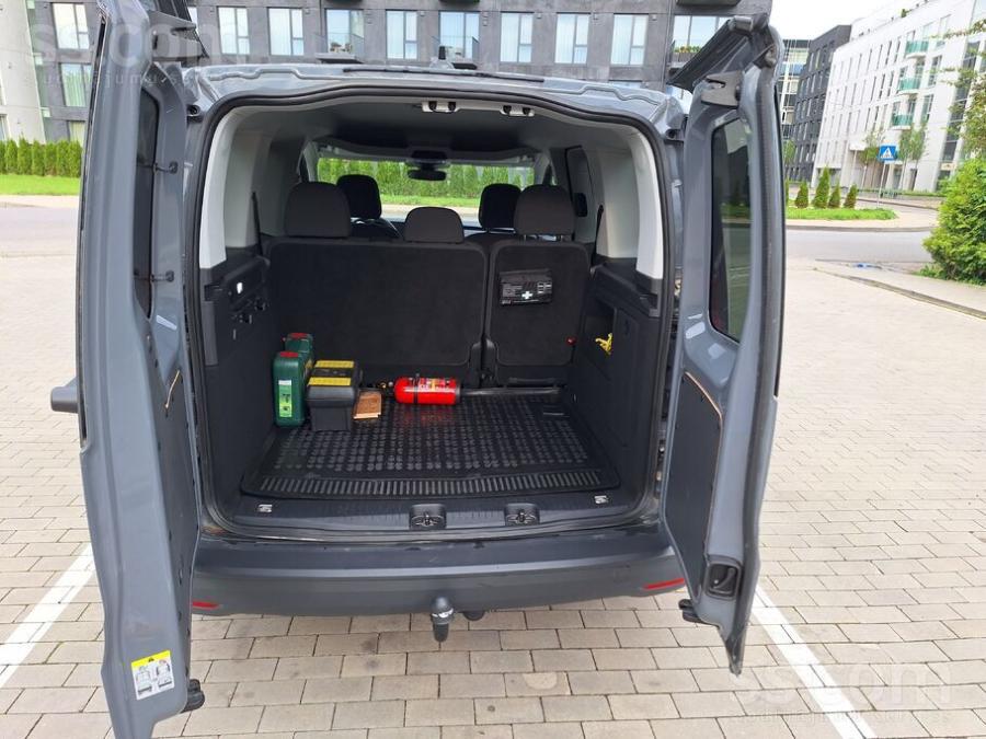 Grey Volkswagen Caddy 2023 in Riga, with an engine capacity of 2.00 L and mileage of 57 thousand km for 24900 €, photo 11 on AUTOMOTO.COM.LV