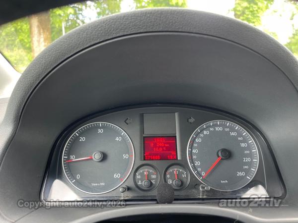 Pelēks Volkswagen Caddy 2008 Tallina, ar dzinēja tilpumu 1.90 L un nobraukumu 372 tūkst. km par 3200 €, foto 6 vietnē AUTOMOTO.COM.LV