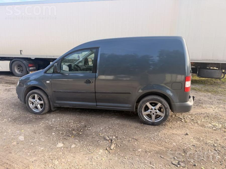 Pelēks Volkswagen Caddy 2010 Rīga, ar dzinēja tilpumu 1.90 L un nobraukumu 318 tūkst. km par 3500 €, foto 5 vietnē AUTOMOTO.COM.LV