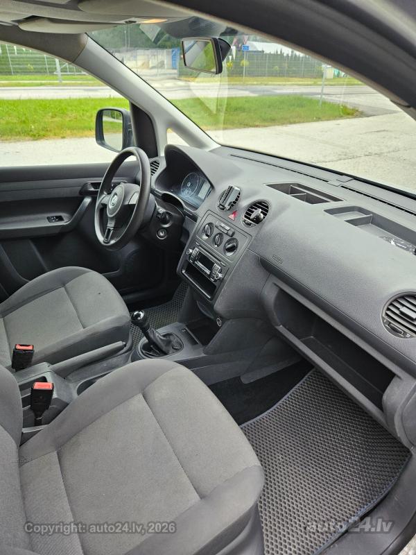 Pelēks Volkswagen Caddy 2011 Tallina, ar dzinēja tilpumu 1.60 L un nobraukumu 324 tūkst. km par 5100 €, foto 10 vietnē AUTOMOTO.COM.LV