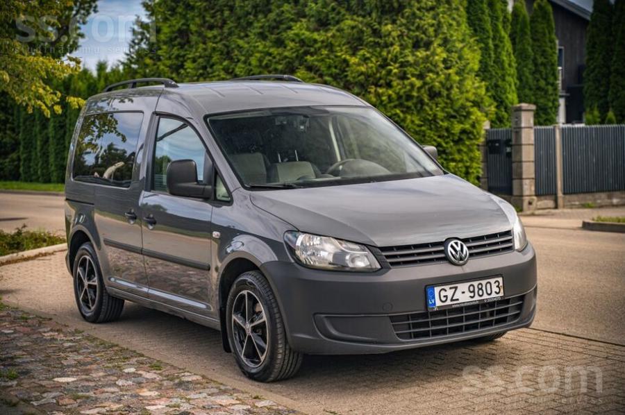 Grey Volkswagen Caddy 2011 in Riga, with an engine capacity of 1.60 L and mileage of 275 thousand km for 3990 €, photo 4 on AUTOMOTO.COM.LV