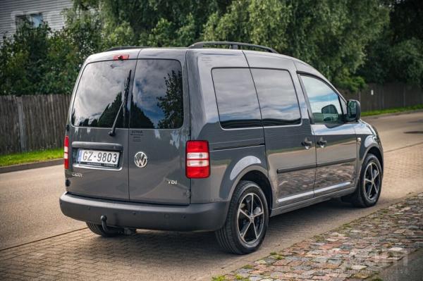 Pelēks Volkswagen Caddy 2011 Rīga, ar dzinēja tilpumu 1.60 L un nobraukumu 275 tūkst. km par 3990 €, foto 5 vietnē AUTOMOTO.COM.LV