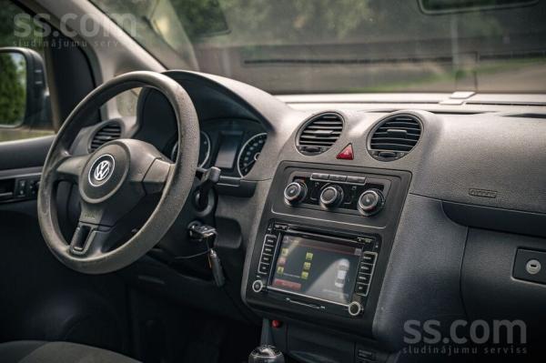 Pelēks Volkswagen Caddy 2011 Rīga, ar dzinēja tilpumu 1.60 L un nobraukumu 275 tūkst. km par 3990 €, foto 8 vietnē AUTOMOTO.COM.LV