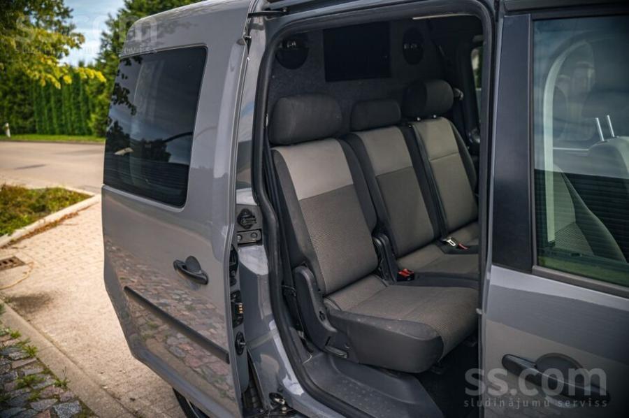 Grey Volkswagen Caddy 2011 in Riga, with an engine capacity of 1.60 L and mileage of 275 thousand km for 3990 €, photo 11 on AUTOMOTO.COM.LV