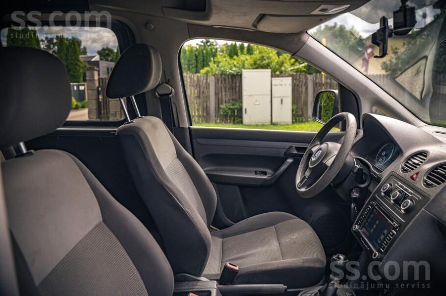 Grey Volkswagen Caddy 2011 in Riga, with an engine capacity of 1.60 L and mileage of 275 thousand km for 3990 €, photo 12 on AUTOMOTO.COM.LV